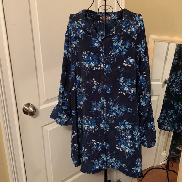 White Stag | Tops | Euc White Stag Blue White Floral Lightweight Buttonup Blouse 4x2628w | Poshmark